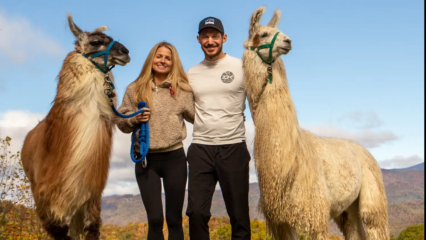 Llama Hike Experience - Earthshine Lodge