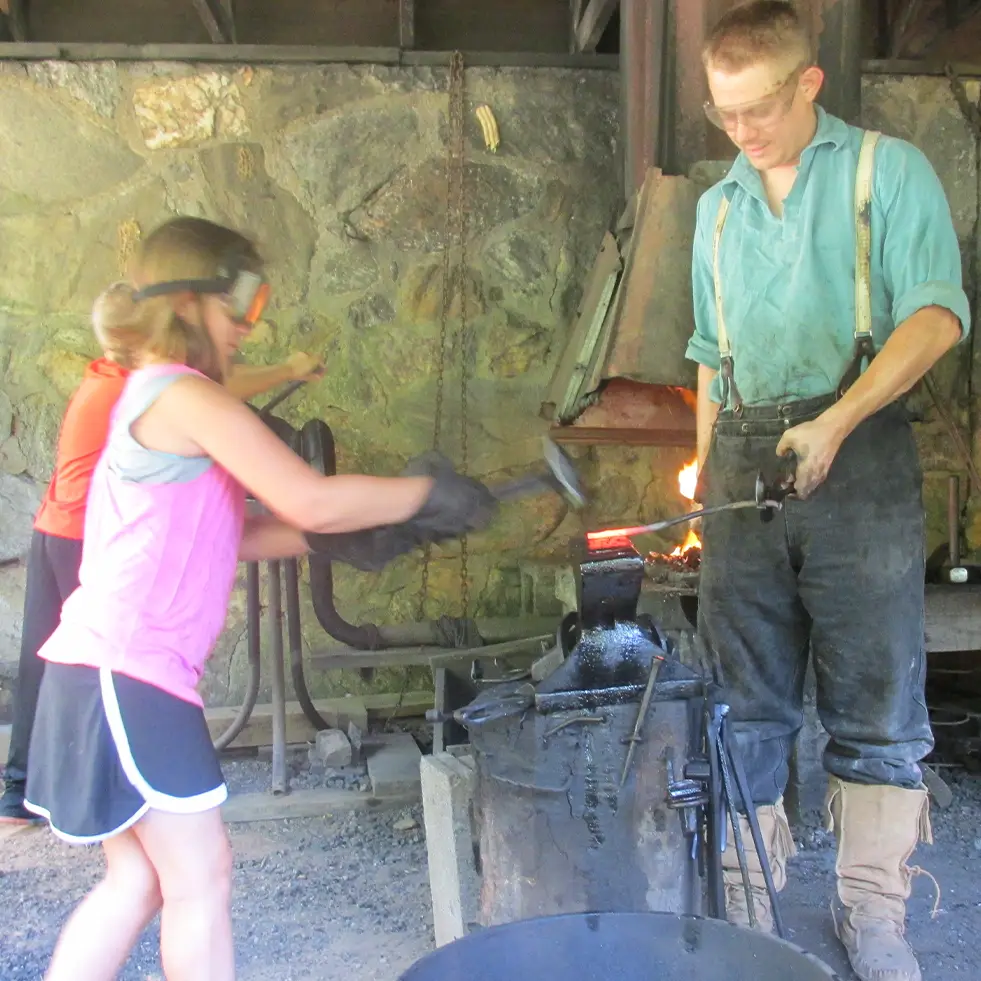 Pioneer "Hands on History" - Earthshine Lodge